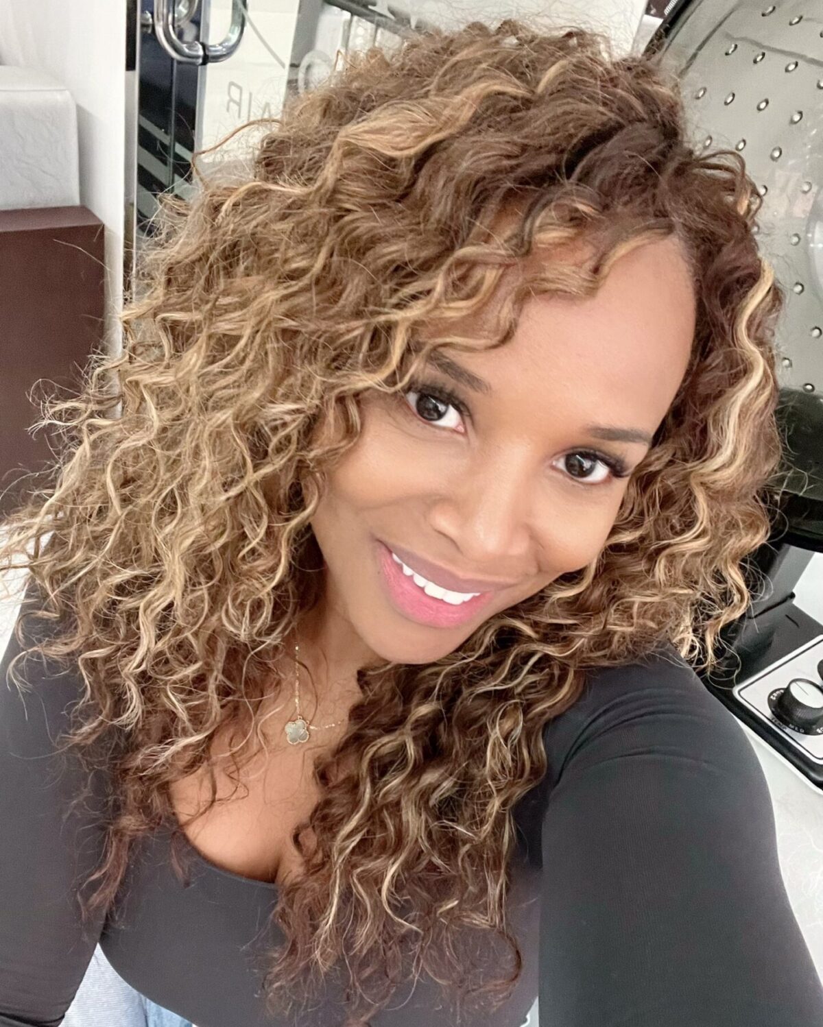 Amoy Couture Hair Salon & Celebrity Stylist in New York NY 10065